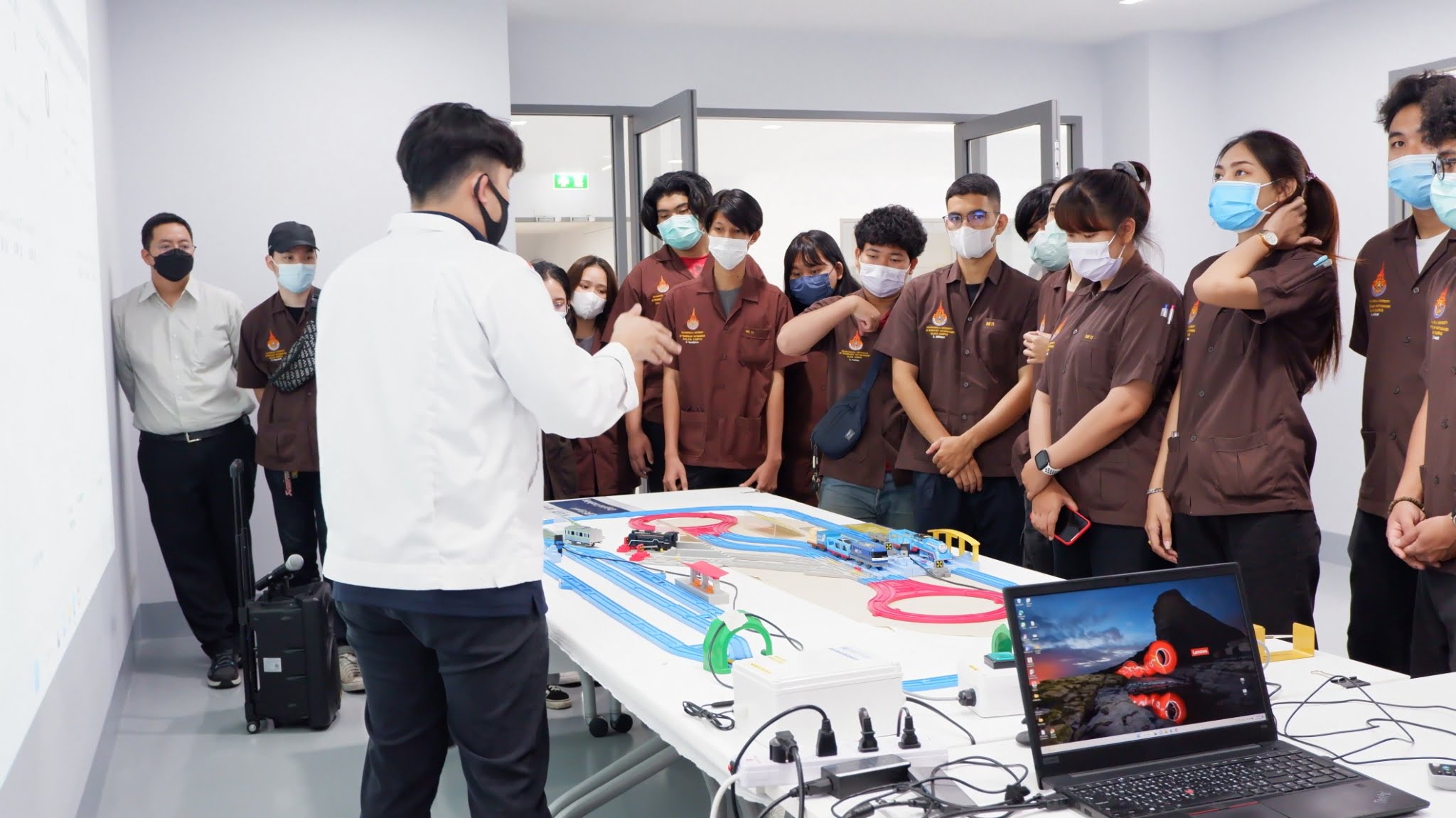 SIMTEC ต้อนรับ คณะอาจารย์และนักศึกษา คณะวิศวกรรมศาสตร์ มทร.รัตนโกสินทร์ - SIMTEC สถาบันเทคโนโลยี ...